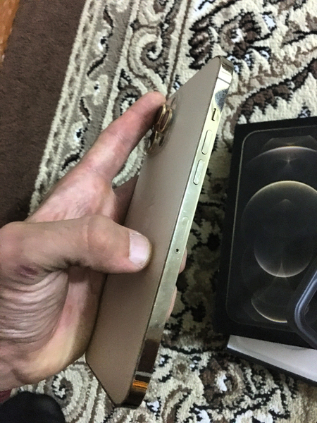 Iphone 12 pro max gold