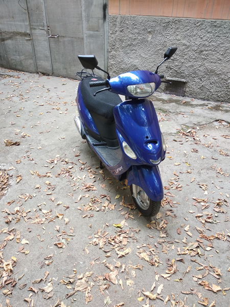 Продаю скутер марки Lifan 80cc с маленьким пробегом 2200км .