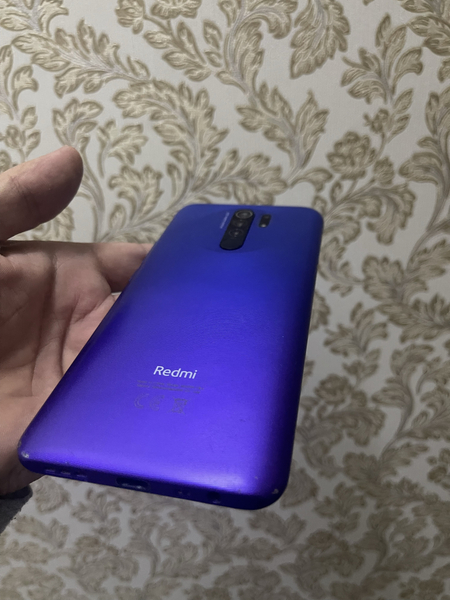 Redmi 9 4/64 gb. .