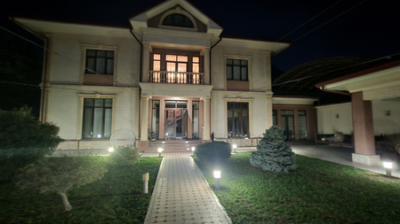 Продажа в центре Евро Дом 10 сотки, 8 комнат, ориентир магазин Океан.