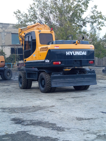 Ekskavator HUNDAI140
