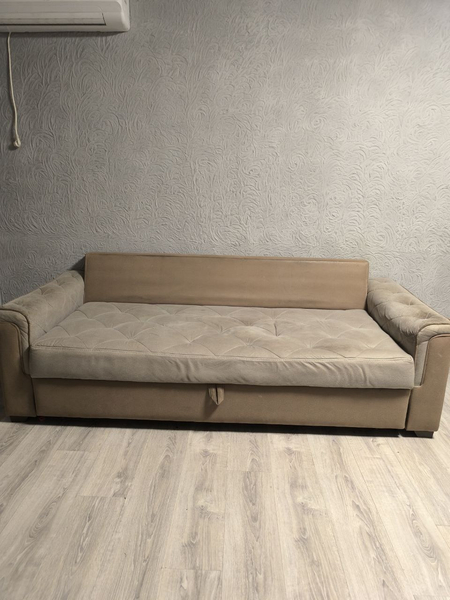 Продаётся диван.