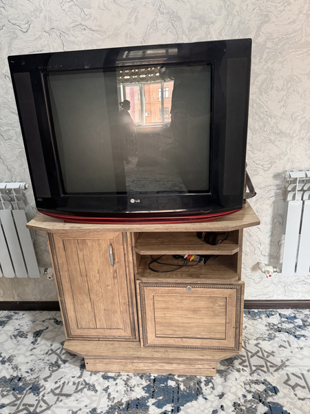 Телевизор и подставка