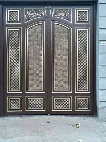 Покраска ворот решёток ограждения.