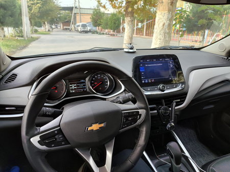 Chevrolet onix sotladi