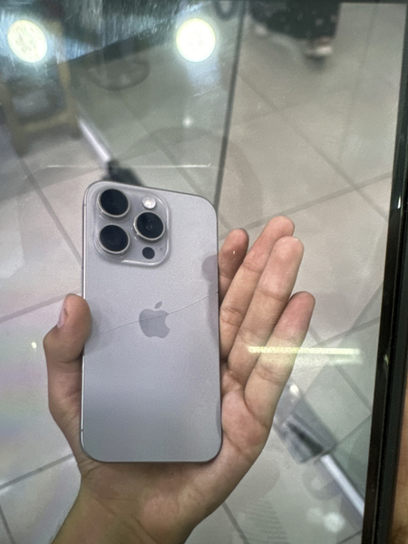 15pro 98% 256gb CHA 2sim karopka holati yaxshi kabeli bor