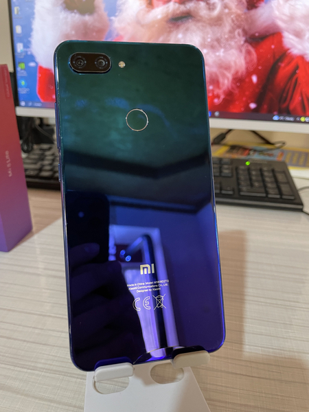 Mi 8 Lite 4/64 сотилади