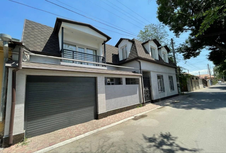 Срочно продается дом 1.2 сотки  на Азербайджанском центре.