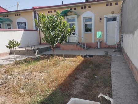 Uy sotiladi uchastka