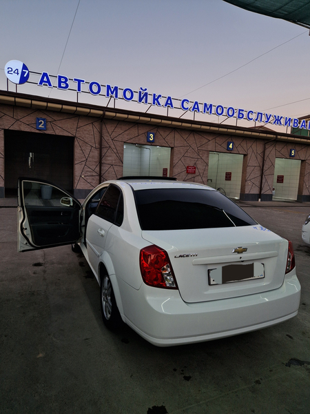 Lacetti 1.6 srochna sotiladi