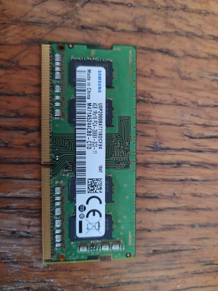Продам оперативную память DDR4  4 gb недорого