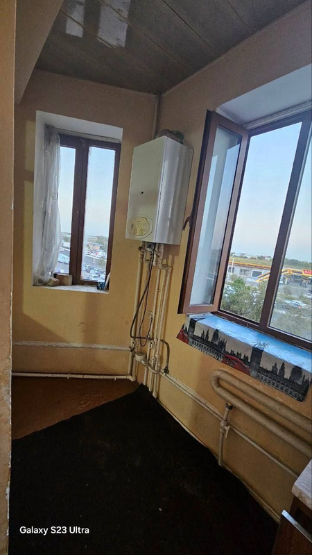 2 хоналик 3 этажда жойлашган квартира сотилади . 4 этажлик гиштли дом.