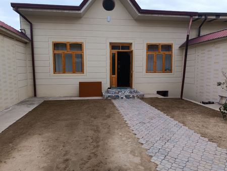 Nazarbek Xarakat maxallada 4xon+oshxona+hol