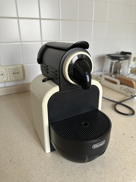 Капсульная кофемашина Nespresso DeLonghi
