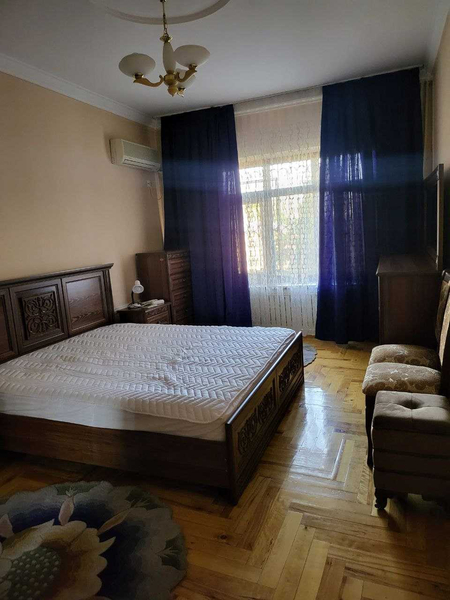 Парк Бабура 5 комн улица Ракат рядом рынок аския