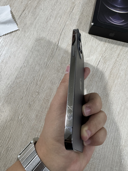 Продам IPhone 12 Pro Max