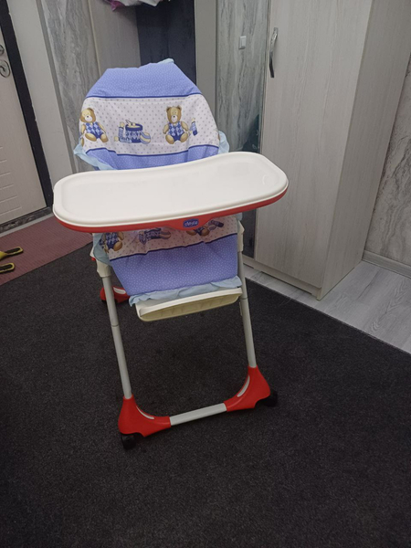 Продаётся кормление стульчик chicco Polli