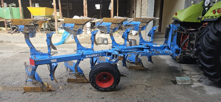 Traktor sotiladi