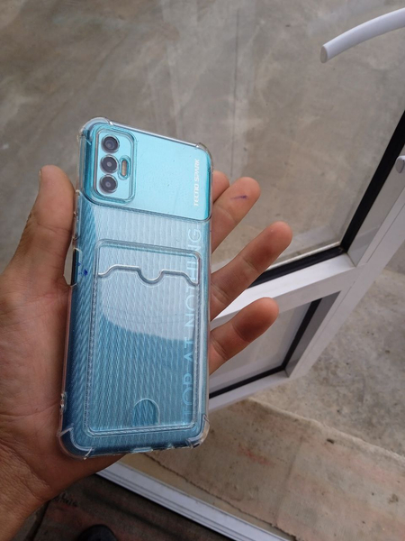 Techno Spark 8p xotira 4+2/128