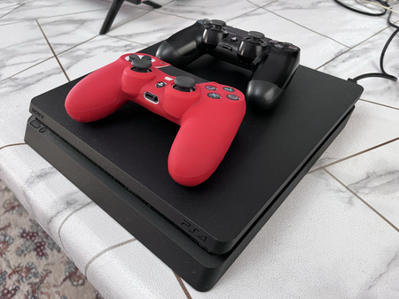 Playstation 4 slim 512Gb идеальное состояние