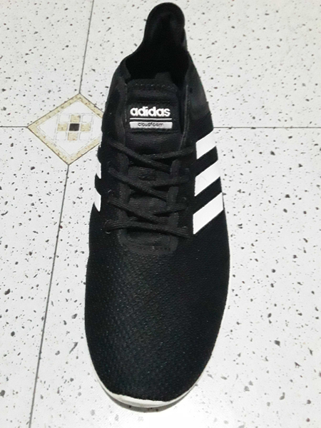 продаю отличные кроссовки adidas р 43 звоните смело