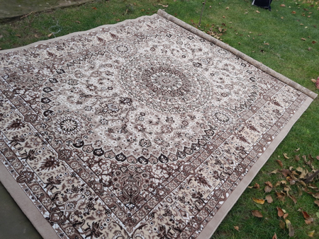 Gilam sotiladi  2.5 x 3 m