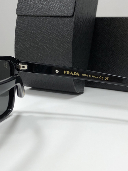 Солнце защитные очки от бренда PRADA
