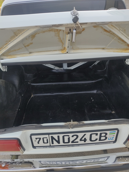 vaz 2107 sotiladi