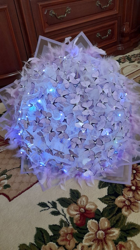 Buket kechqurun yonip turadi