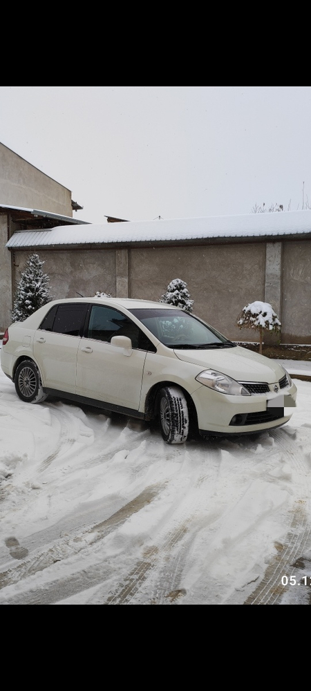 Nissan tiida sedan 2007 avt
