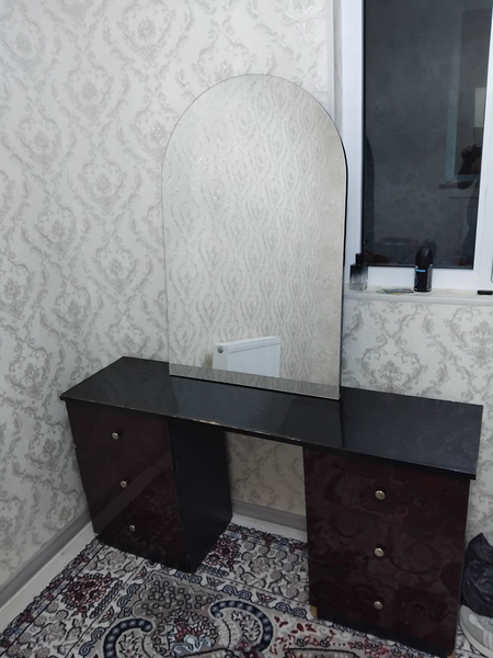 Кровать и тумбочки
