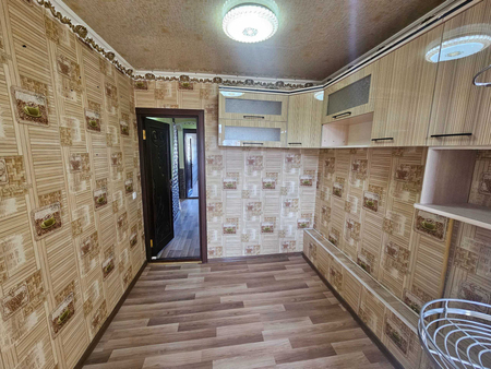 5 xonali 100m² 3-qavat sotiladi.