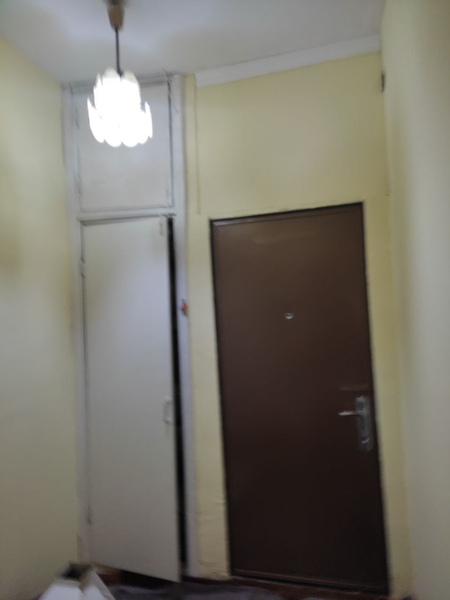 СРОЧНО ПРОДАЕТСЯ Чирчик ш.
10 м/н Горка 5-этаж 1х 40 м²
