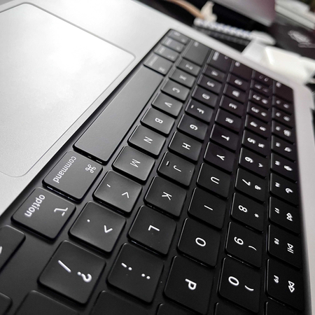 Macbook pro M1 pro 14inch yangi, 6 sikl