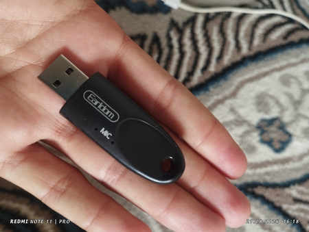 Bluetooth USB moshinada qoʻshiq eshitish uchun