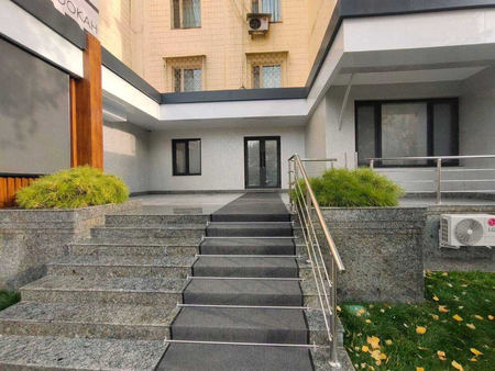 Продается нежилое помещение Ор-р улица Айбек Шох мед центр  180м2