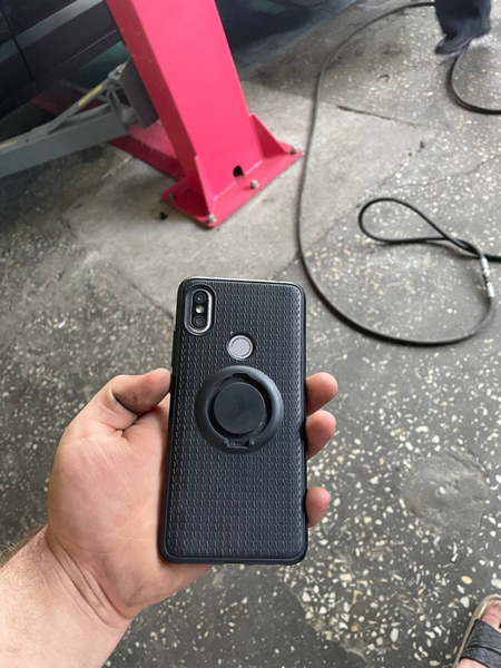 Redmi s2 va redmi 6pro sotiladi