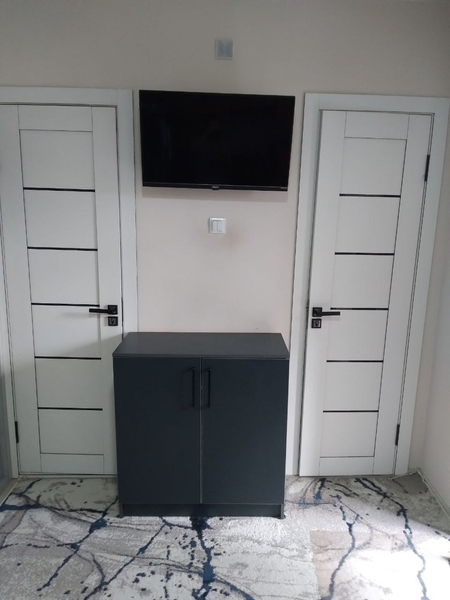 2 xona 3 etaj uzbekiston kinoteatirini yonidan