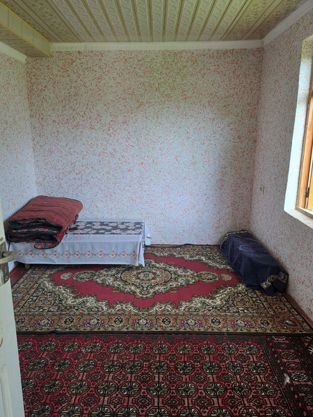 Olmaliq shahar Stariy bazar hududida joylashgan katta hovli sotiladi