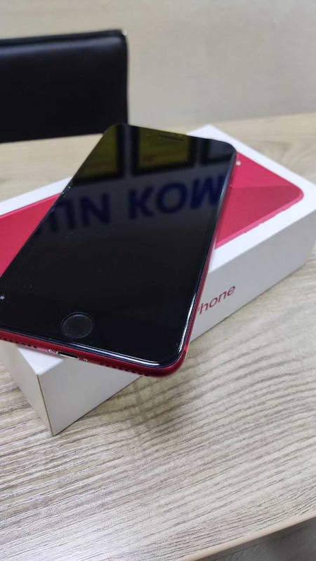 iPhone 8plus  красный,