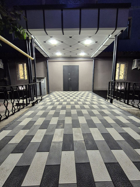 Продается шикарное коммерческое помещение. Ул Себзар 167м² Ганга.