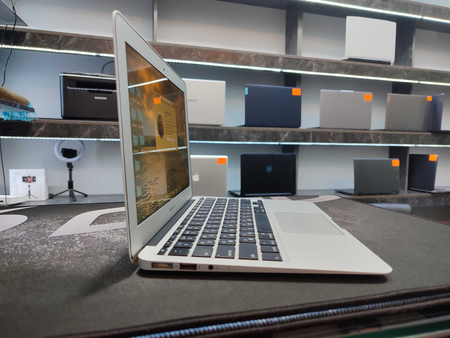 Macbook Air i5/4/60
