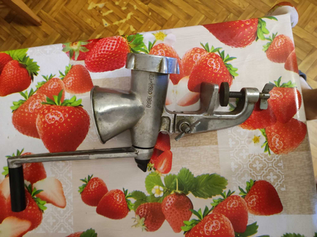 Ручная мясорубка производства СССР