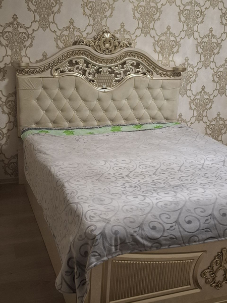 Спальный комплект мебел сотилади
