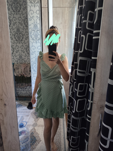 Платье зелёное на запах