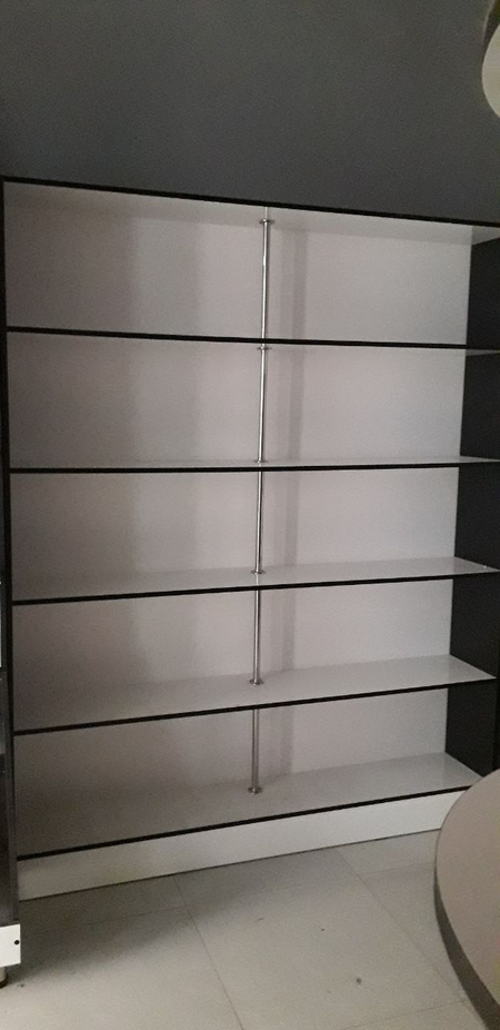 Продаётся мебель для магазинов.