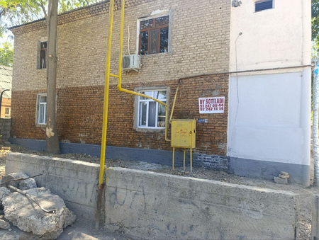Sirdaryo shahar sentrda 3 honali dom sotiladi