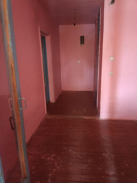 UY SOTILADI 1 xona 1-etaj qogan malumotla telda 10.500$