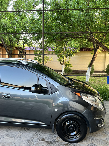 Продаётся Chevrolet Spark 1.25