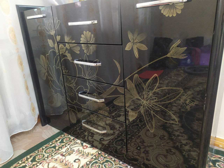 Трюмо (б/у). Размер 121Х48Х170см.